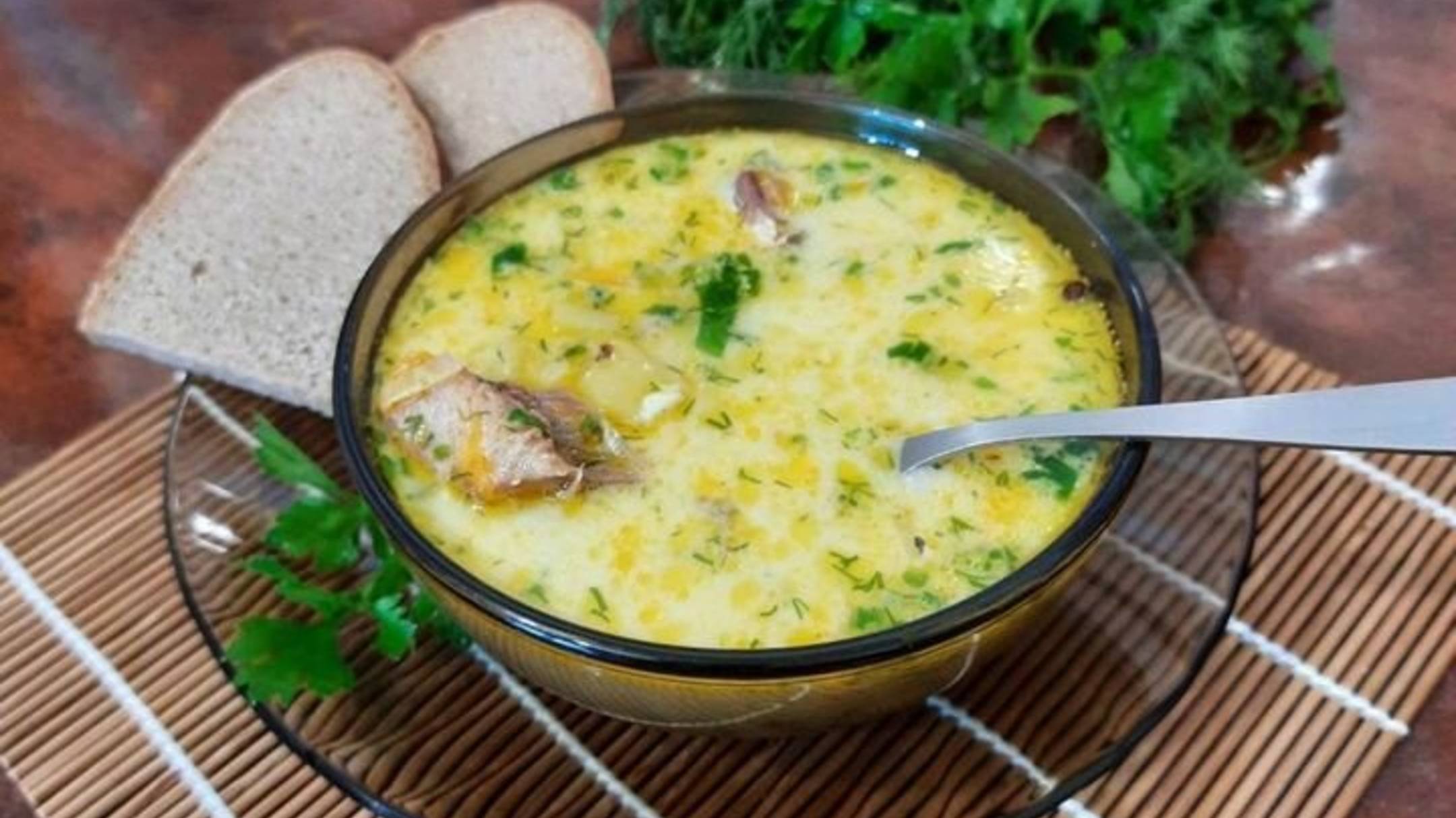 Легкий суп с сайрой и плавленным сыром