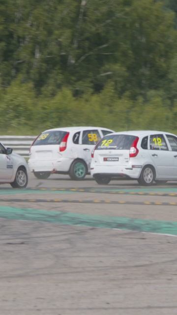 Может показаться, что вся стратегия пилотов заключается в том, чтобы как можно сильнее нажать на газ