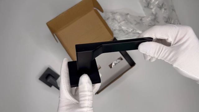 Ручка на раздельном тонком основании VETTORE R21.116 MBP(Черный Матовый)