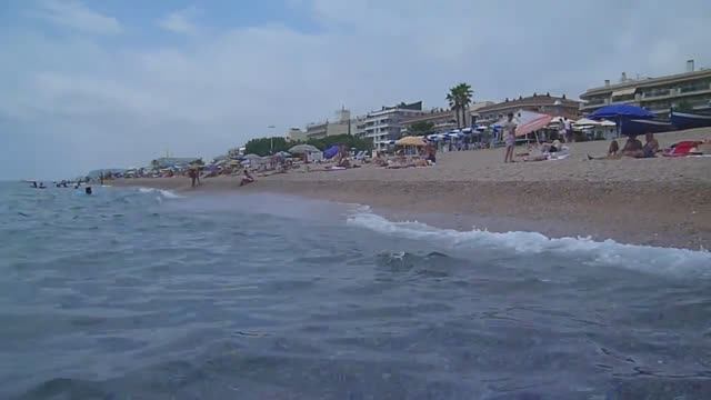 Пляж в Пинеда де Мар, Испания.