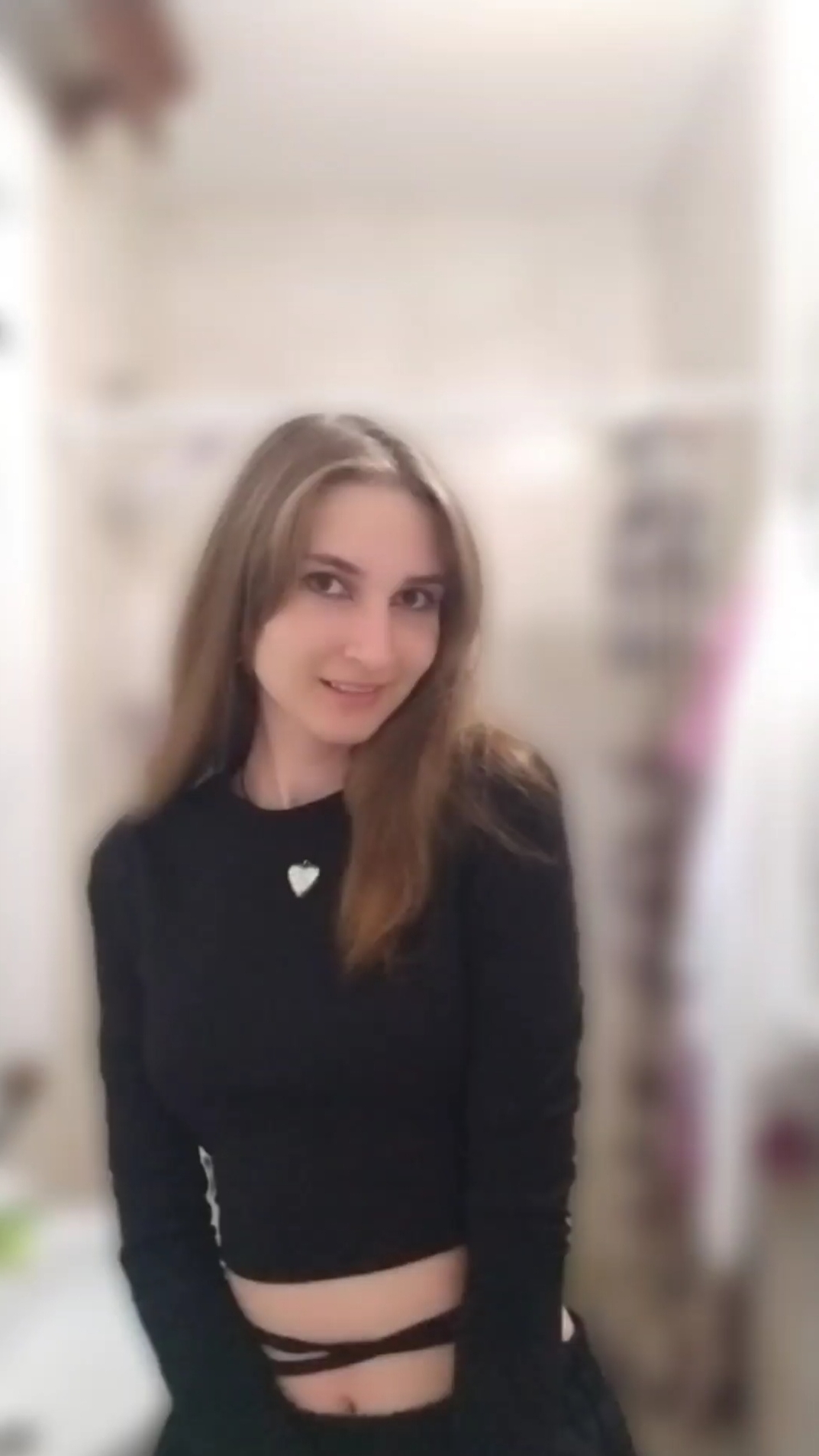 Ой, сережку уронила! 🤭🖤 #юлияuy #тренд #переход #образ #блогер #рек #blogger #trending #outfit