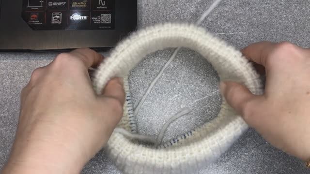 ФИКСИРОВАННЫЙ ОТВОРОТ ДЛЯ ШАПКИ лицевой стороной резинки вверх / Идеальный сгиб