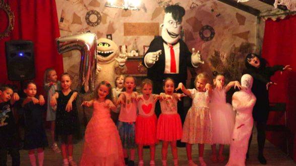 МОНСТРЫ НА КАНИКУЛАХ 🏰🌇🌛/Мэвис,Мумий, Френкенштейн/ 🌷💖на мой ДЕНЬ РОЖДЕНИЯ #анимашки_шоу