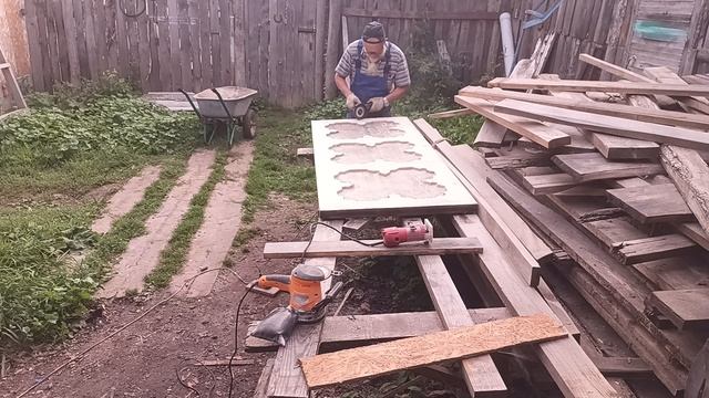 Деревенское строительство. Как своими руками сделать дверь.