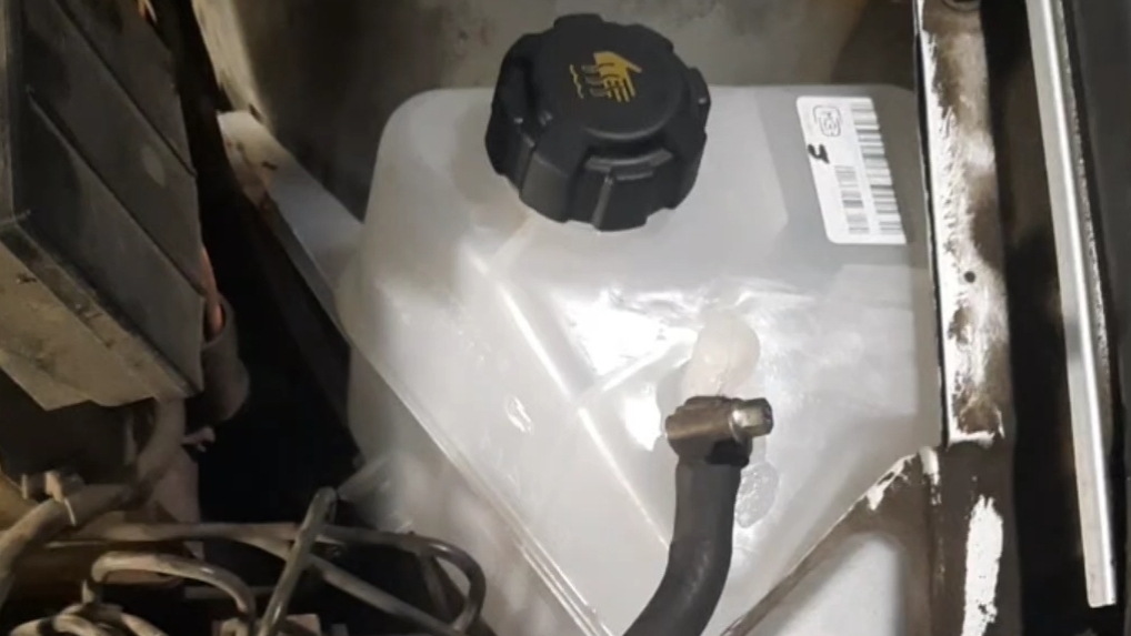 Замена расширительного бочка. Лада Гранта.