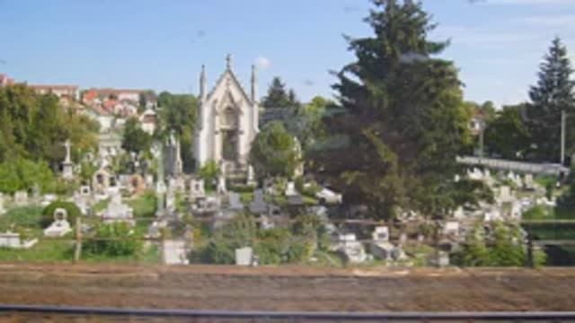 Поезд от Будапешта до Братиславы - вид в купе и из окна.