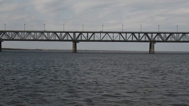 Набережная и мост в Хабаровске - вид с Амура.