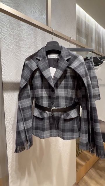 Dior, клетка, нейтральные цвета.