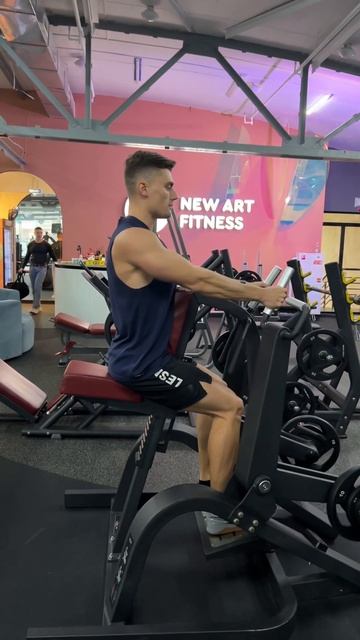 Горизонтальная тяга в рычажном тренажере