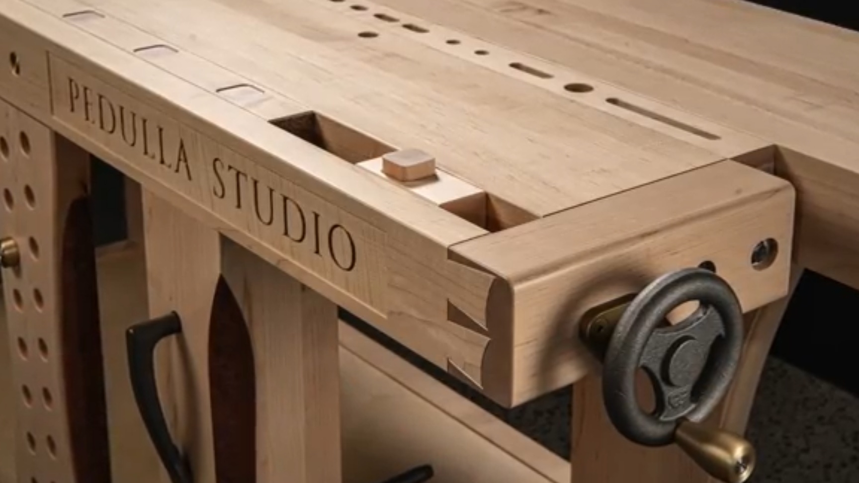 Верстак в новом стиле.