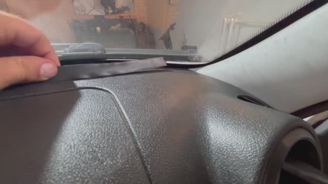 Уплотнительная резинка лобового стекла Гранта