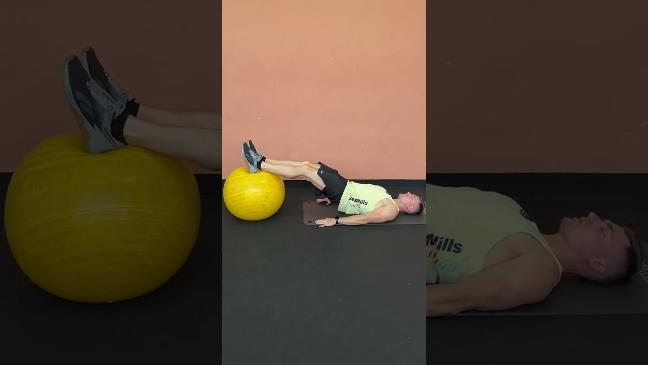 Сгибание ног с фитболом
