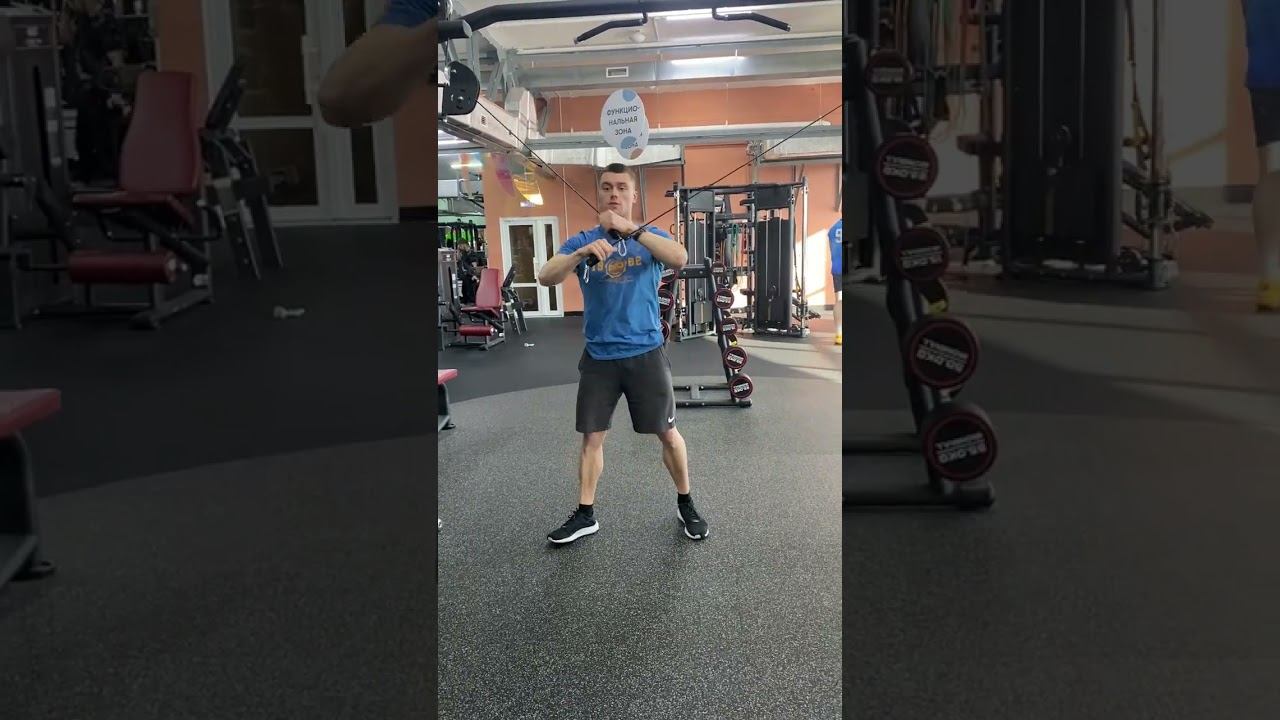 Разгибание рук с двух блоков