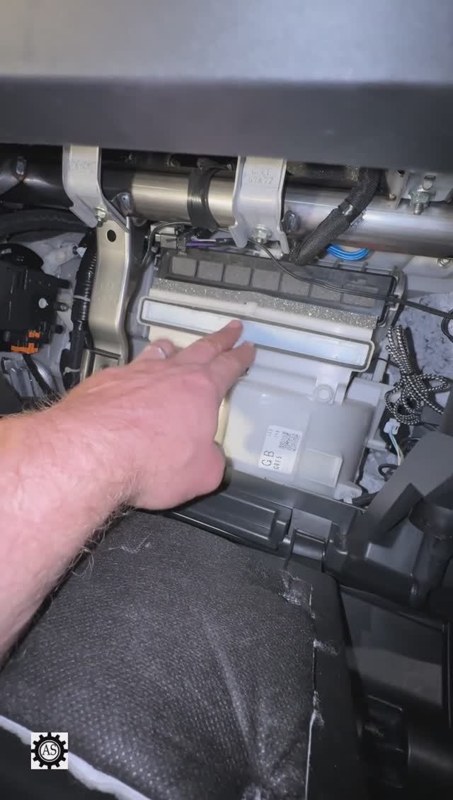 Как заменить фильтр салона Мазда 6