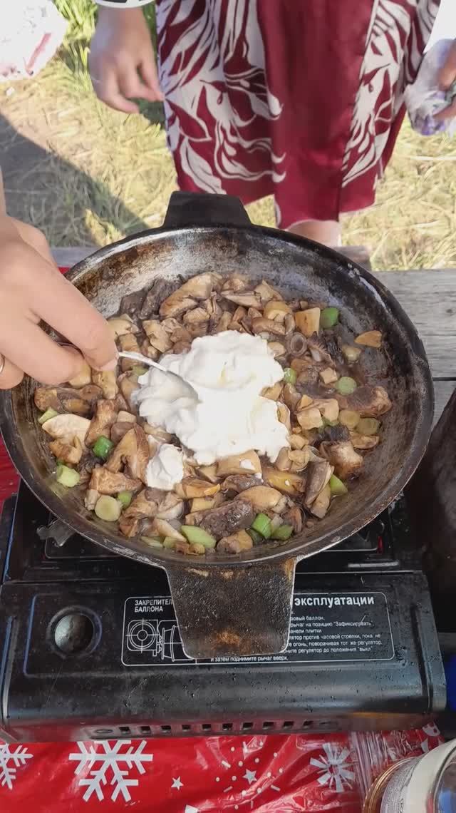 Шампиньоны со сметаной