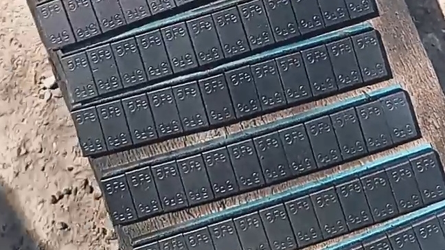 Покраска самоклеящихся грузов на один сезон.