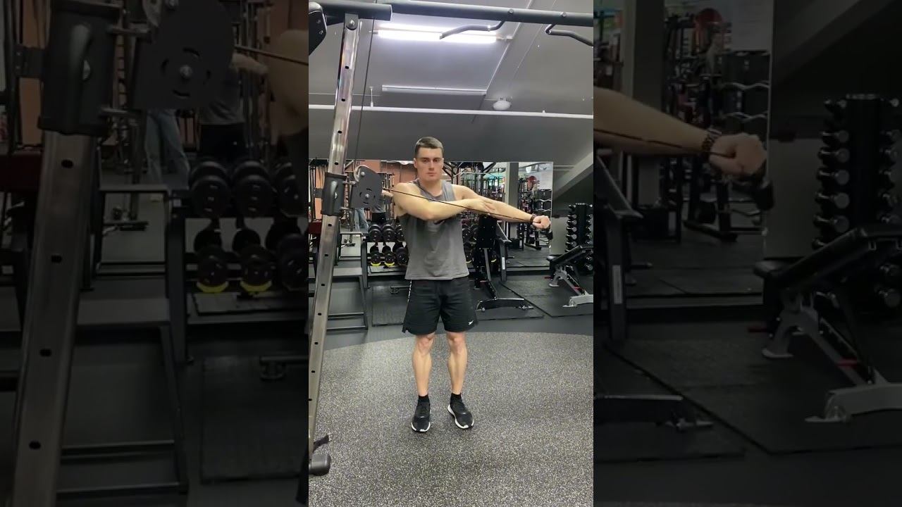 Отведение руки стоя с блока