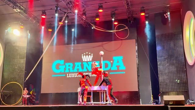 Танцевально-акробатическое шоу в отеле Granada Luxary Турция