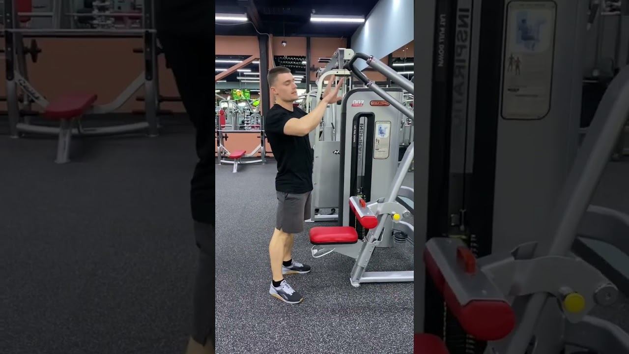 Вертикальная тяга в блочном тренажере