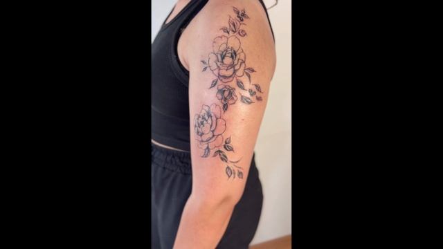 Тату пионы с ягодками