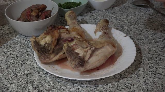 Курица в соусе из печенки, очень необычно и  вкусно. Pollo con salsa de higado.