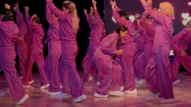 City Jazz: Концерт "18 НАМ УЖЕ" Флешмоб родители