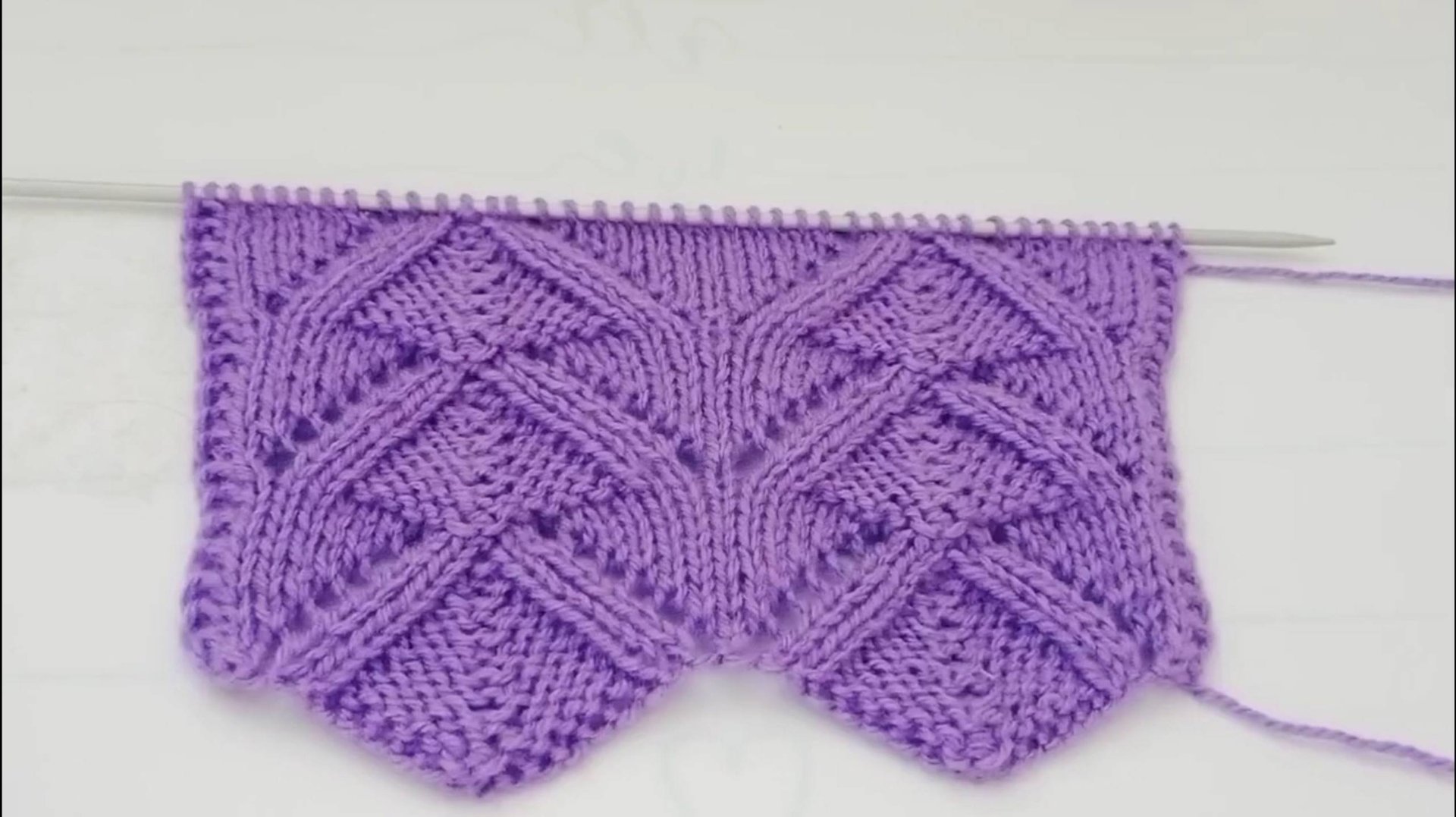 Очень красивый ажурный узор спицами.