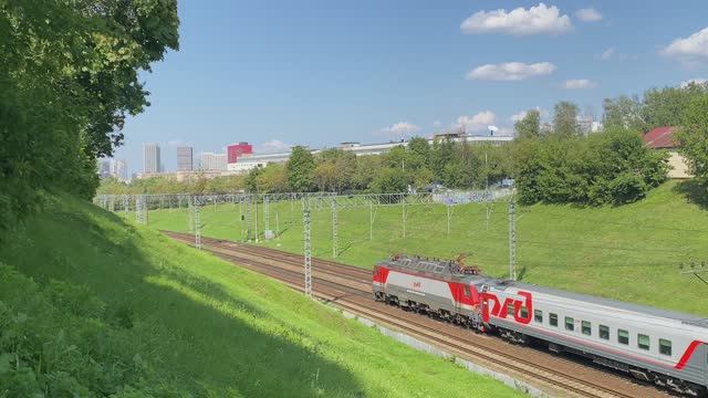 Электровоз ЭП20-004 и электропоезд ЭД4М-0397, перегон Москва-Пассажирская-Павелецкая - Коломенское