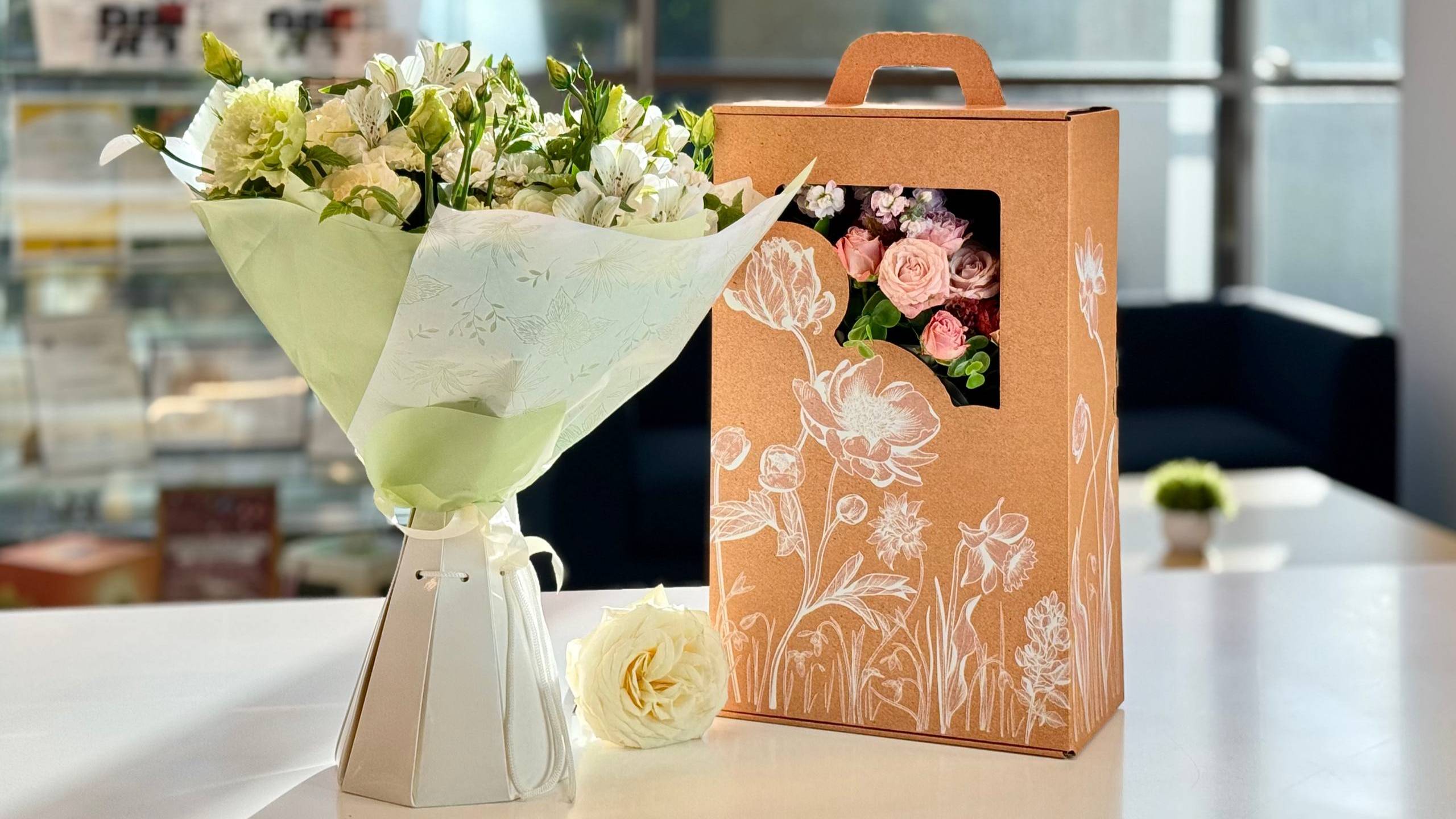 Видеоинструкция по сборке короба-чемодана с ручкой и аквабокса для цветов