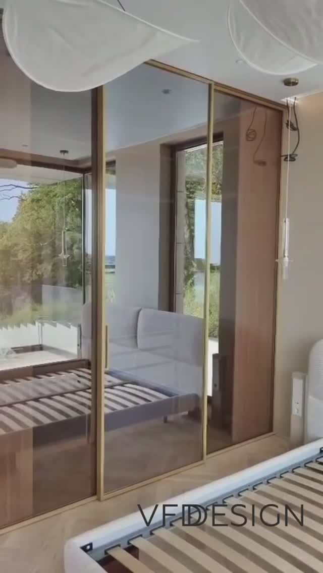 Алюминиевая стеклянная раздвижная перегородка в гардеробную. VFDDESIGN. ВЛАДИМИРСКАЯ ФАБРИКА ДВЕРЕЙ