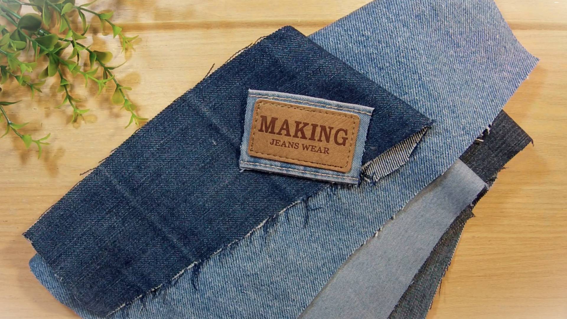 Не выбрасывайте старые джинсы! Покажу несколько идей украшений из джинсов своими руками.