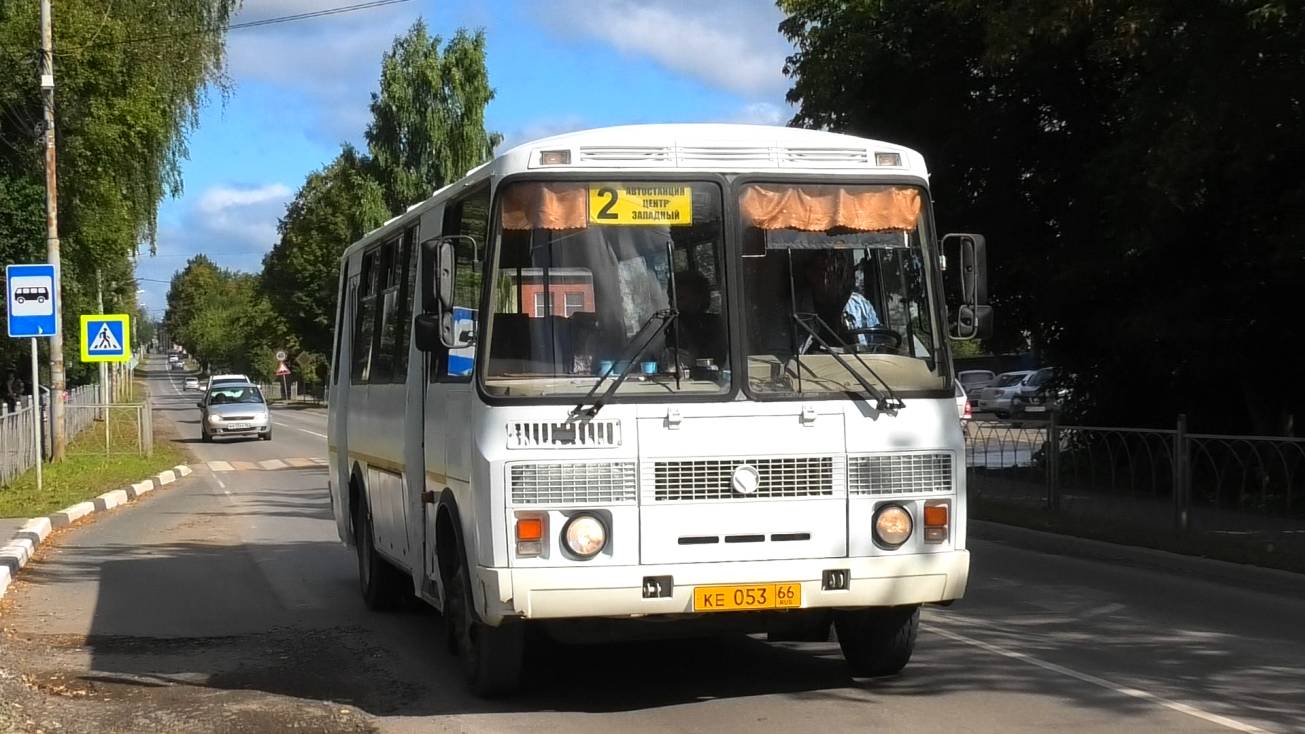 Автобус Алапаевска ПАЗ-4234-05 № КЕ 053 66 маршрут 2 следует через остановку "улица Первых Советов"