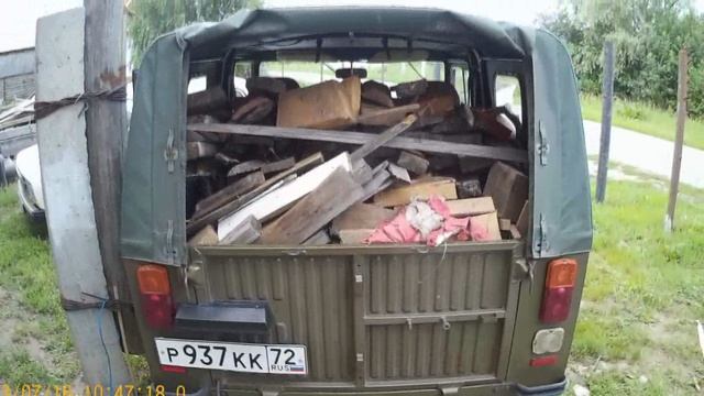 На ЛУАЗ е за дровами.