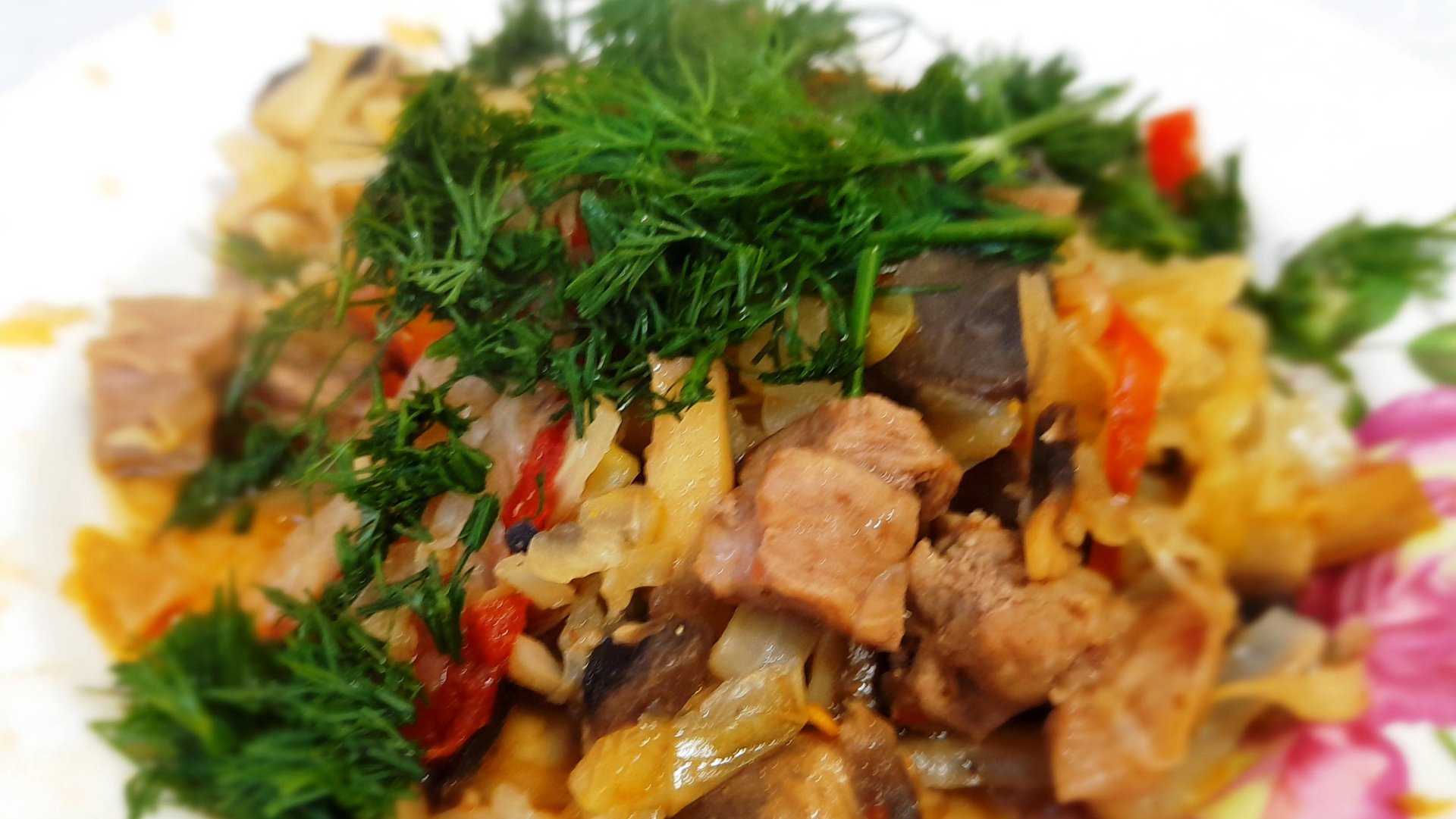 Капуста с грибами и мясом