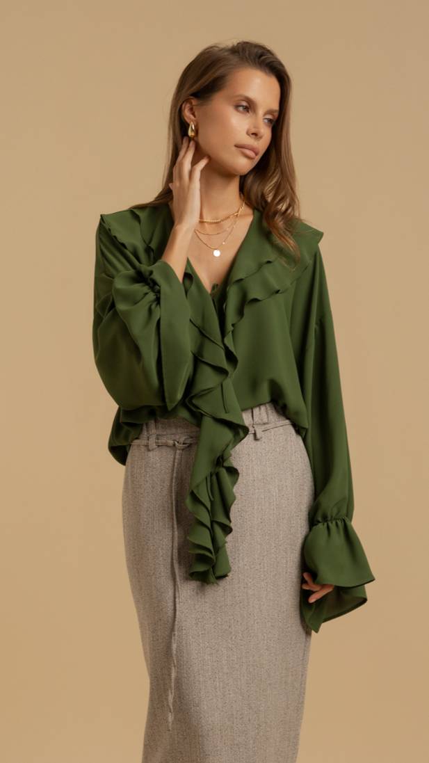 Стильный осенний комплект в образе с блузкой бохо от Deesses