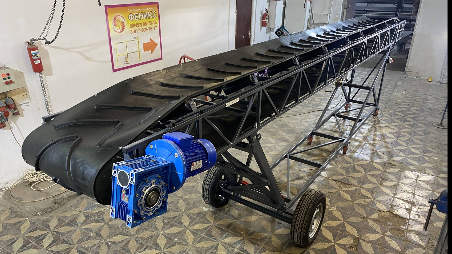 Желобчатый конвейер передвижной с регулировкой угла наклона. 0992