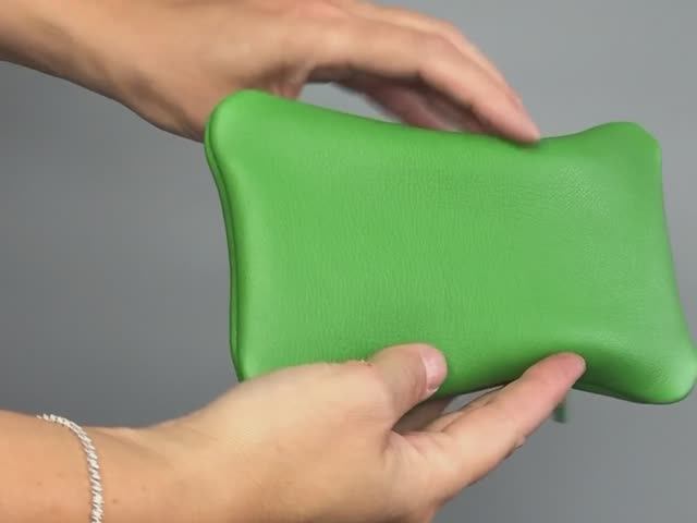 Косметичка салатовая «Милли» — натуральная кожа, оригинальный крой