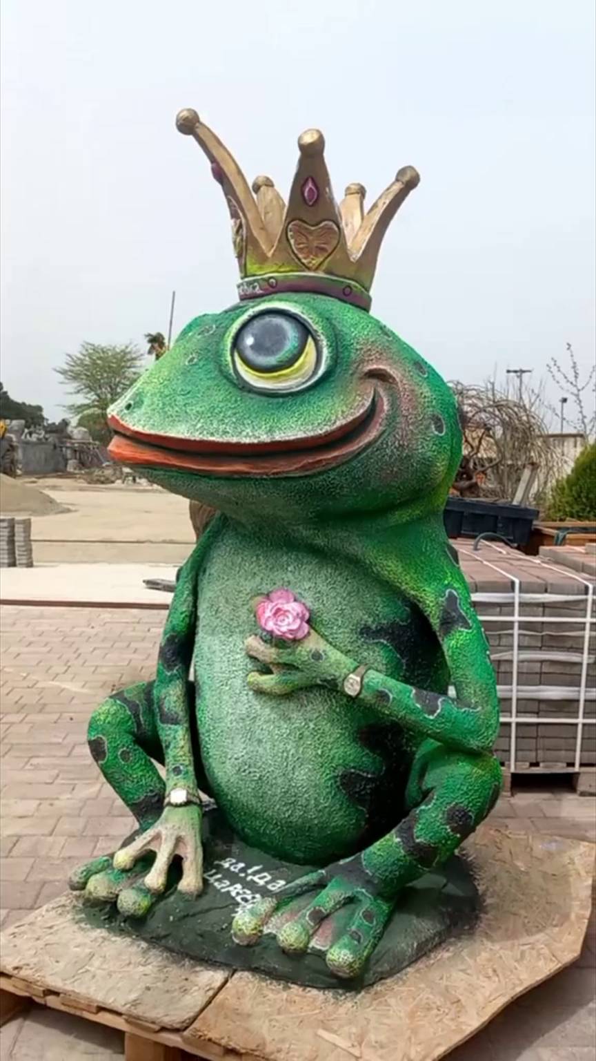 Скульптура царевны лягушки.парк Еленовка.