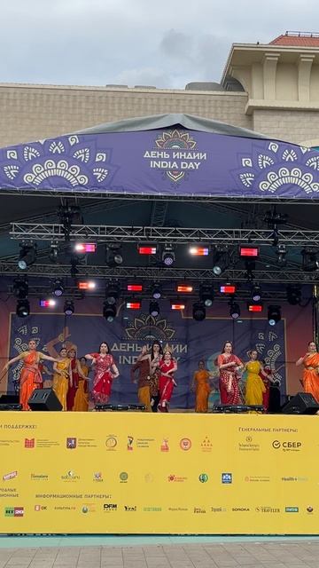 Коллектив «Амритсар Прожект». Танец в стиле «Bollywood»  (День Индии, India Day, Москва, 16.08.25)