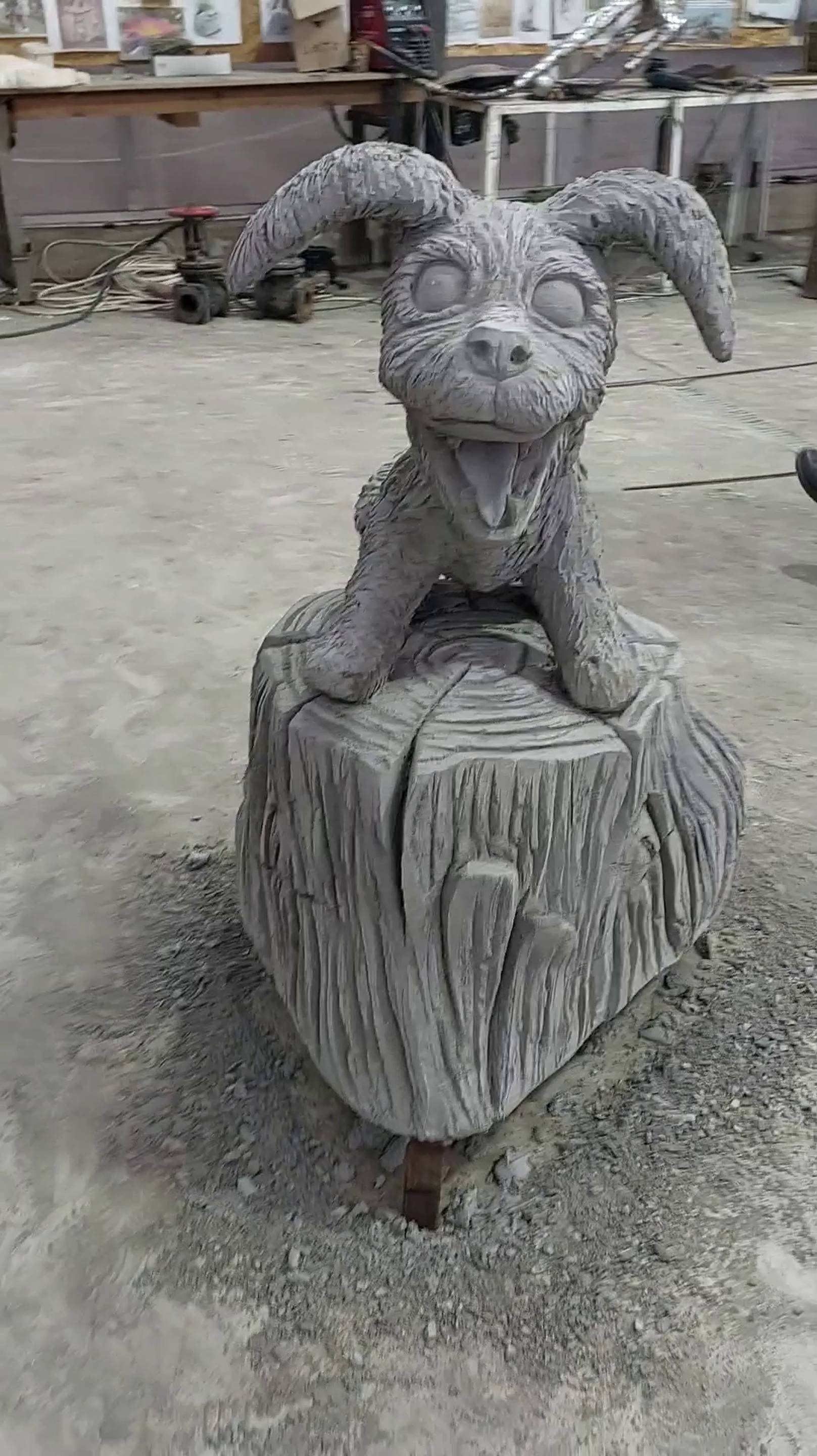 парковая скульптура собачки.из  арт бетона покраска.