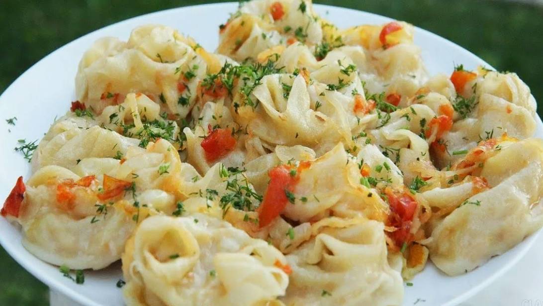 Манты с овощной начинкой.