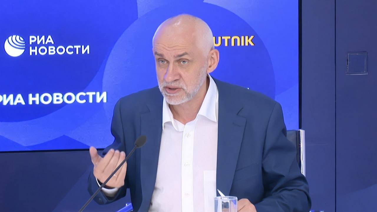 Флаг России – символ единства и суверенитета. Круглый стол ЭИСИ. 21.08.2025