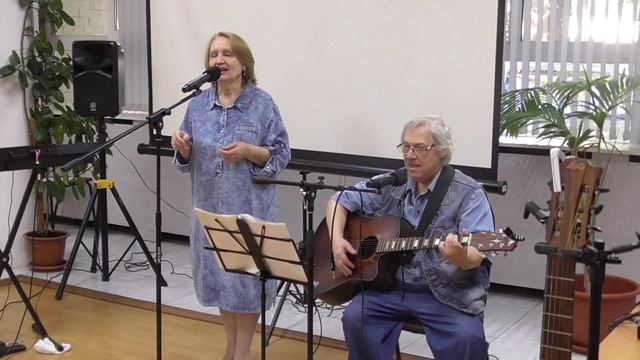 Летает чашка