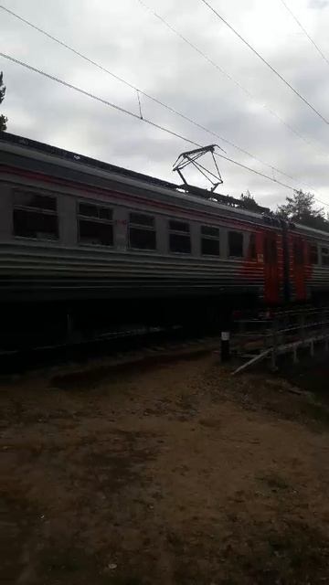 Электропоезд ЭТ2М 110 проследует по перегону Белоостров - Сестрорецк