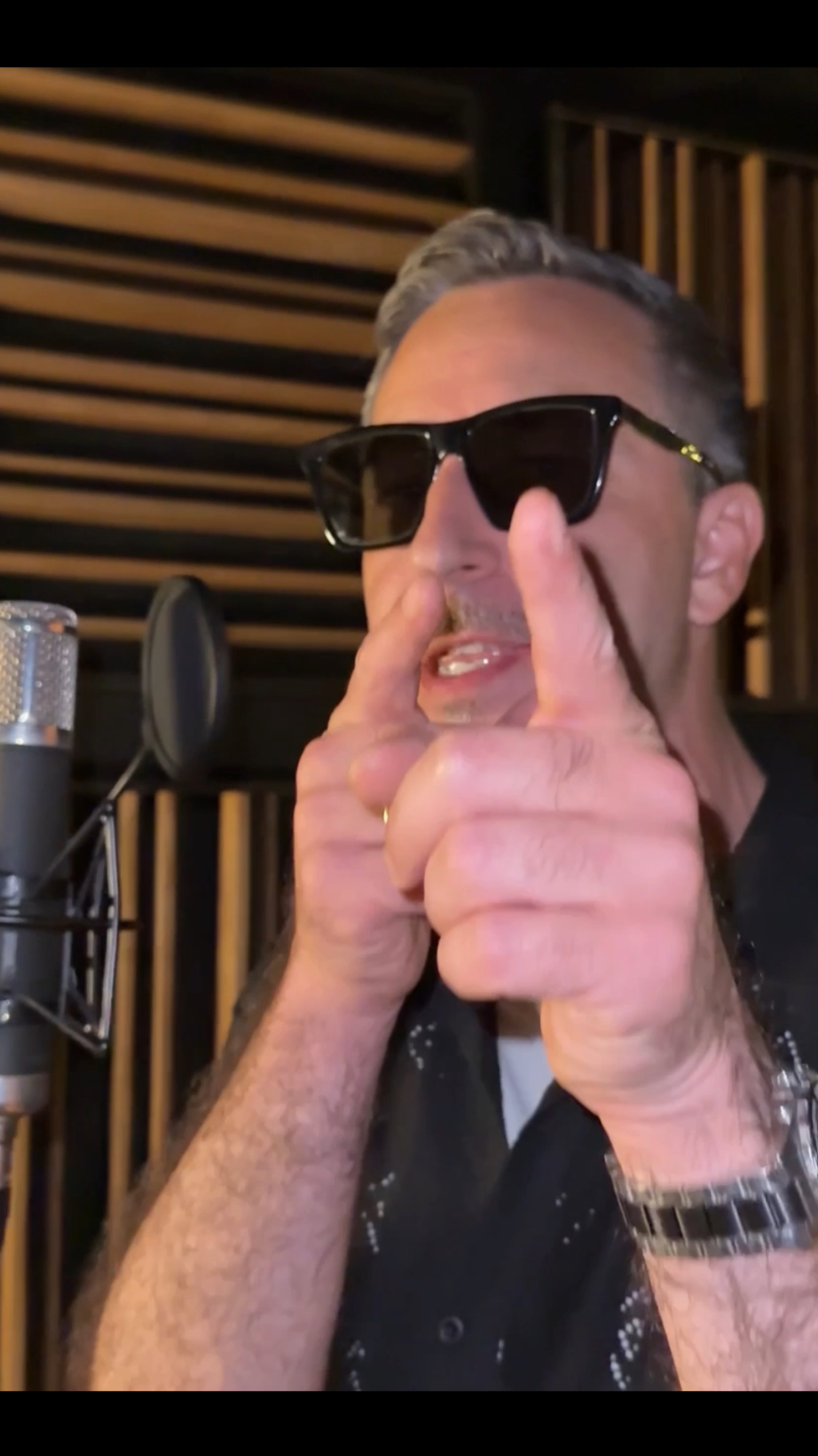 «БАРТР». Джи Вилкс & Beescus.