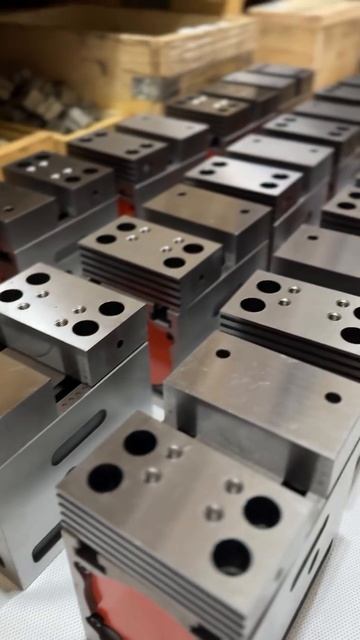 Готовим к отгрузке 25 штук пневматических тисков Kottami ТП95-Г2 нашему постоянному клиенту!