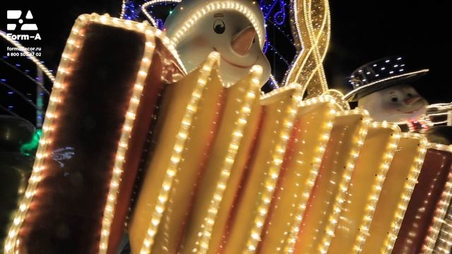 Снеговики с музыкальными инструментами из стеклопластика со светодиодной подсветкой. Антивандальные.