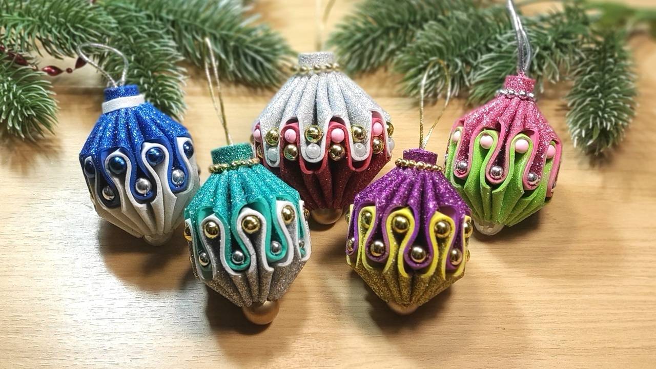 Новогодние фонарики своими руками из фоамирана. Ёлочные игрушки своими руками. Поделки из фоамирана