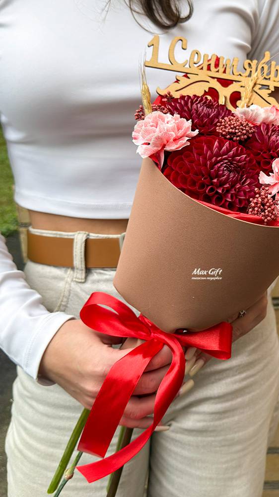 Букет из цветов «На встречу к знаниям»