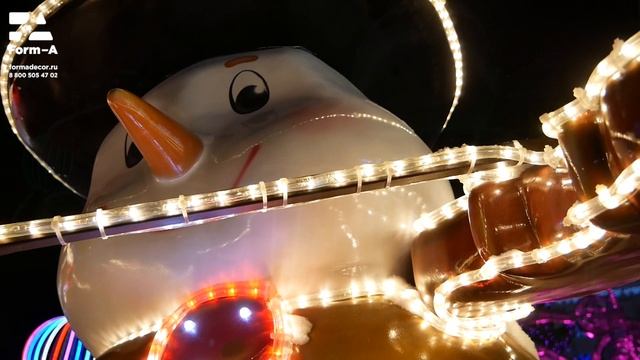 Снеговики с музыкальными инструментами из стеклопластика со светодиодной подсветкой. Антивандальные